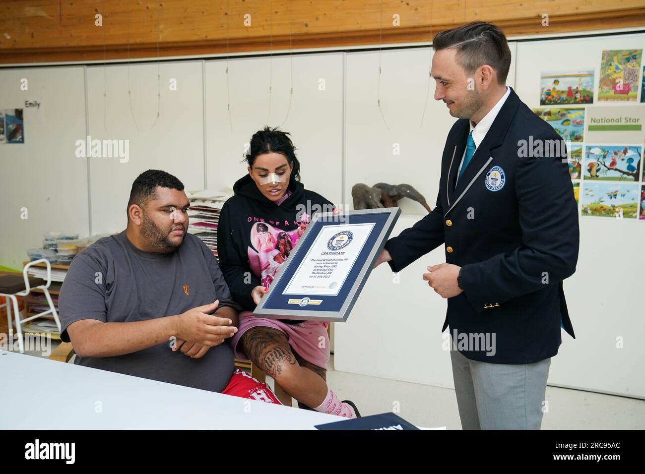 Guinness World Record Adjudicator Will Munford presents Harvey Price ...