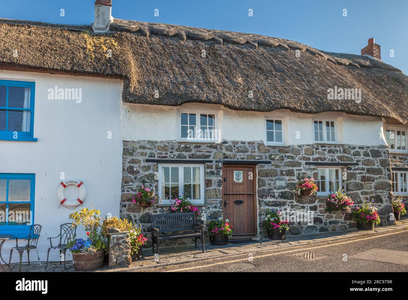 geography / travel, Great Britain, Cornwall, Helston, Old thatched-roof ...