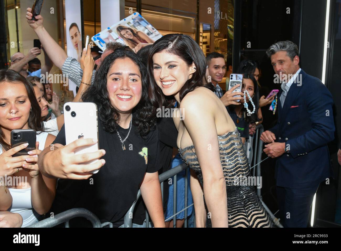 Alexandra Daddario and Patrick Dempsey Stock Photo - Alamy