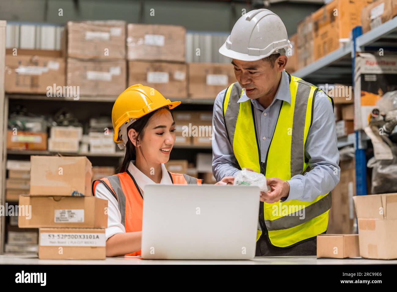 Hardware store shelves hi-res stock photography and images - Alamy