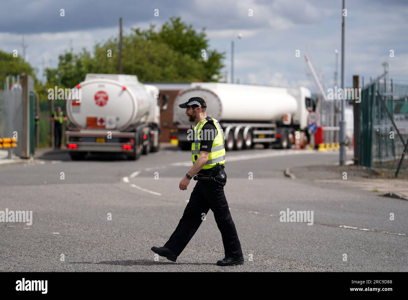 Police at Petroineos Gate 1 in Grangemouth as community groups, local ...