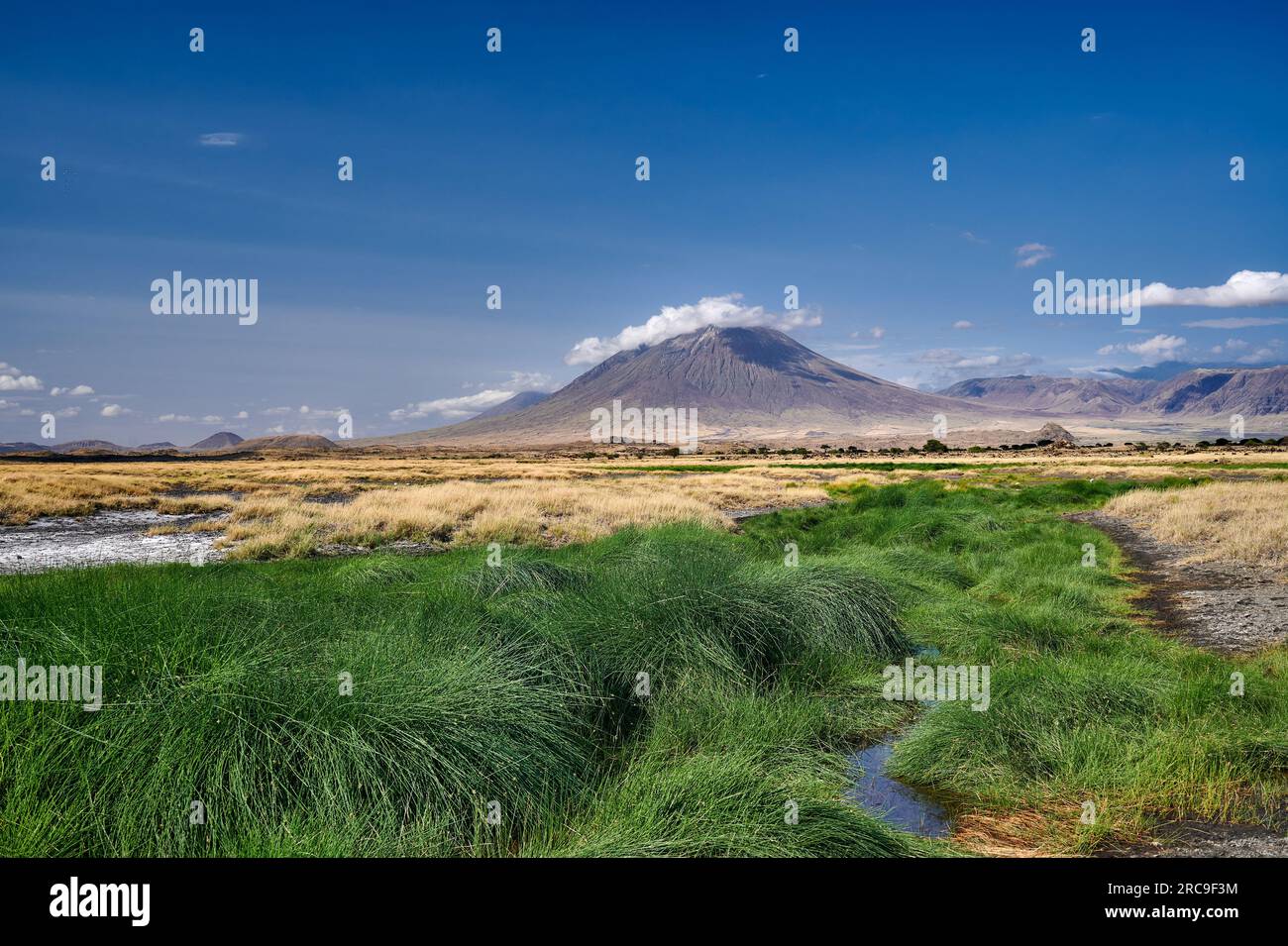 Vulkan Ol Doinyo Lengai, Lake Natron, Ngorongoro Conservation Area ...