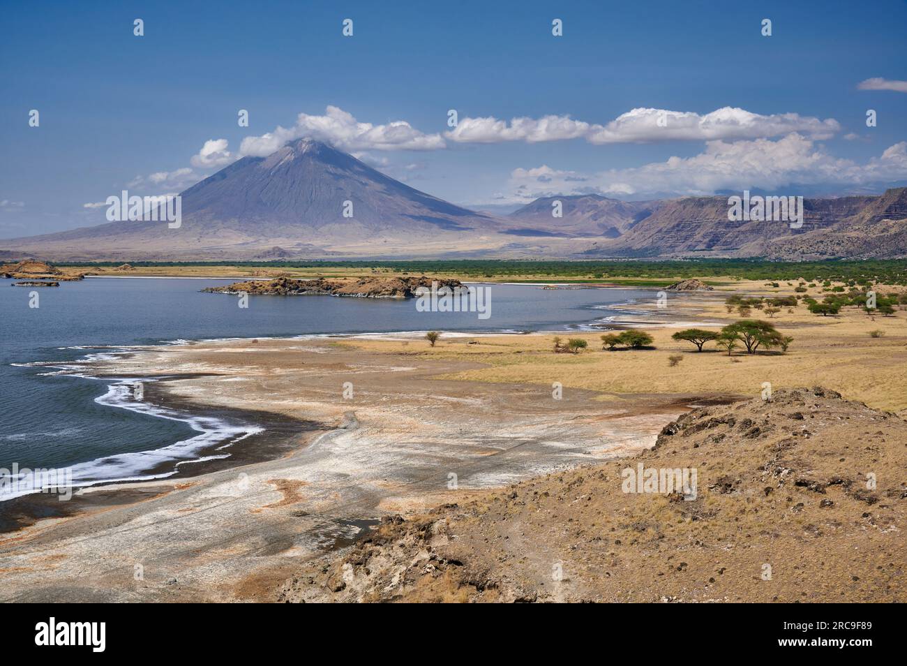 Vulkan Ol Doinyo Lengai, Lake Natron, Ngorongoro Conservation Area ...