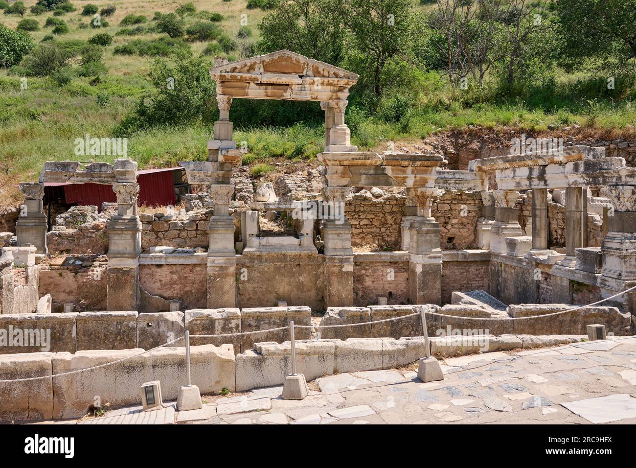Trajanbrunnen in Ephesos, Ephesus Archaeological Site, Selcuk, Tuerkei ... Trajanbrunnen in Ephesos, Ephesus Archaeological Site, Selcuk, Tuerkei ...