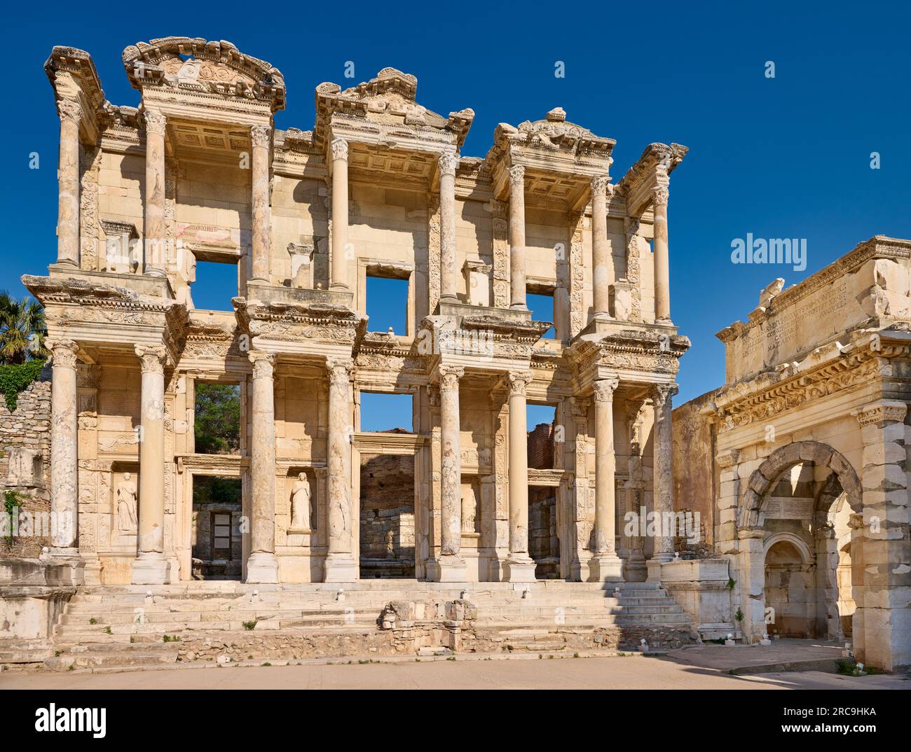 Celsus-Bibliothek in Ephesos, Ephesus Archaeological Site, Selcuk ... Celsus-Bibliothek in Ephesos, Ephesus Archaeological Site, Selcuk ...