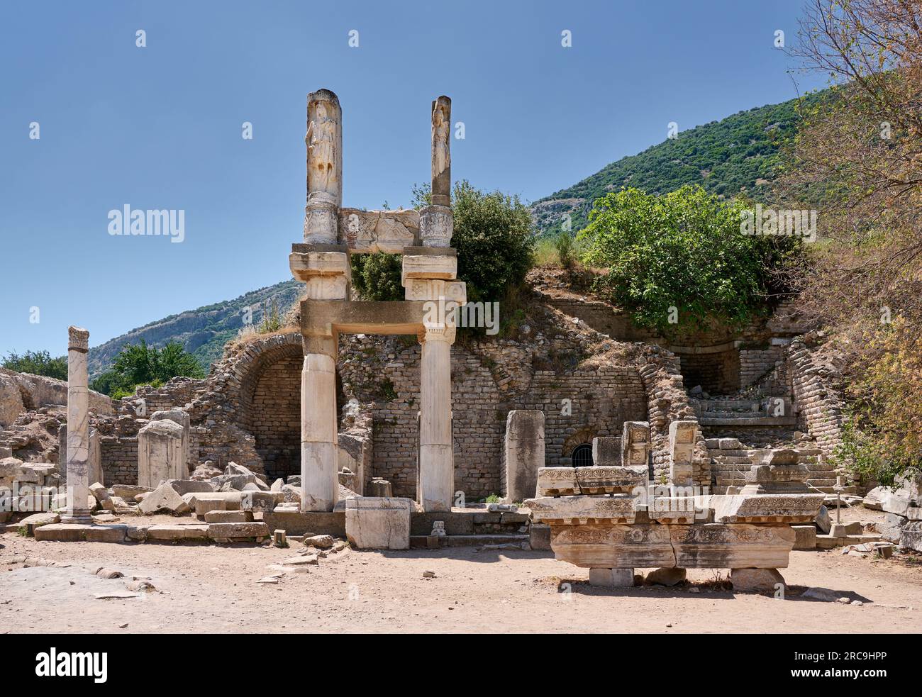 Domitiantempel in Ephesus Archaeological Site, Selcuk, Tuerkei |temple ... Domitiantempel in Ephesus Archaeological Site, Selcuk, Tuerkei |temple ...