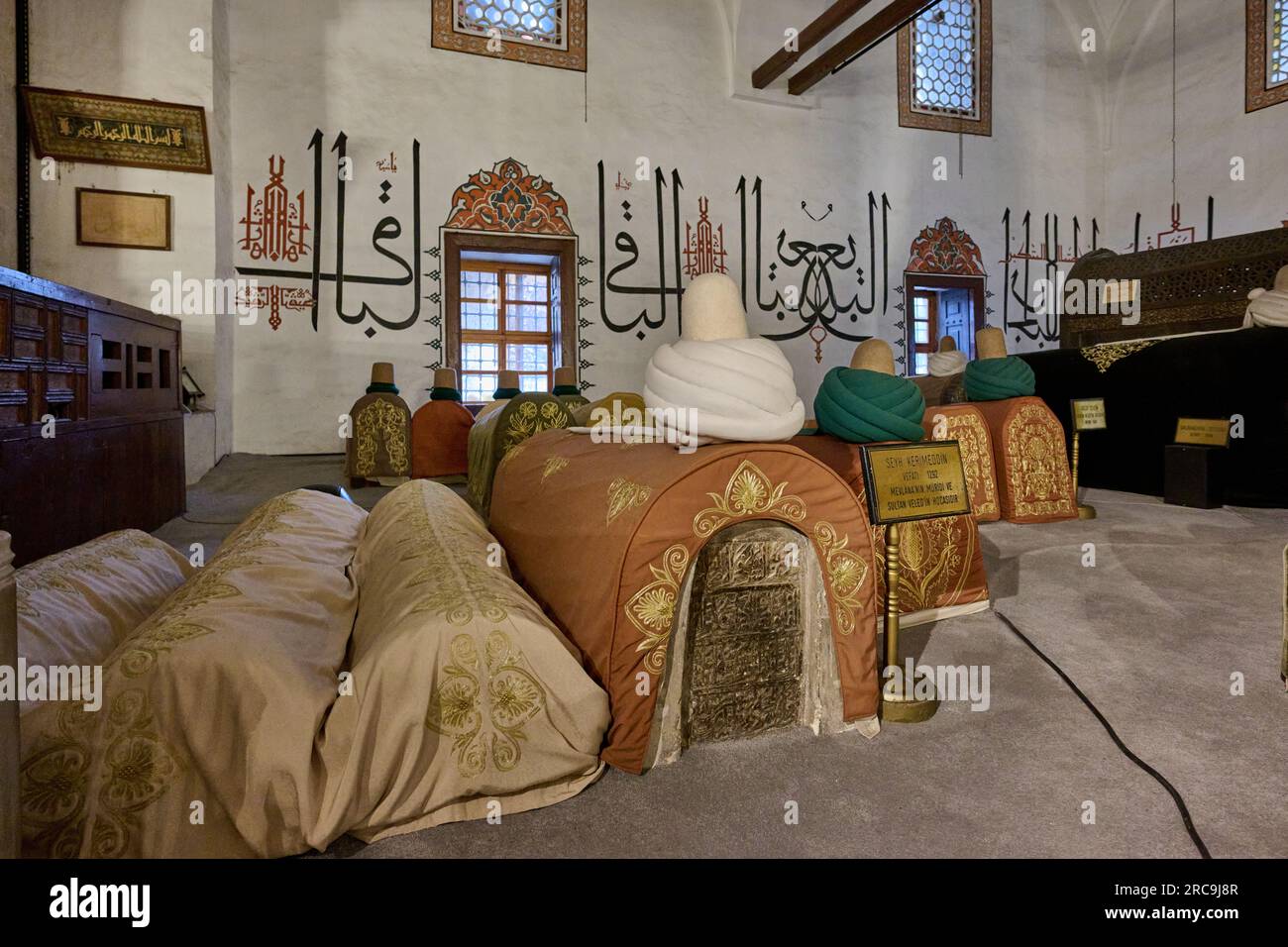 Innenaufnahme des Mausoleum und Museum des Mevlana Rumi, Hazreti ...