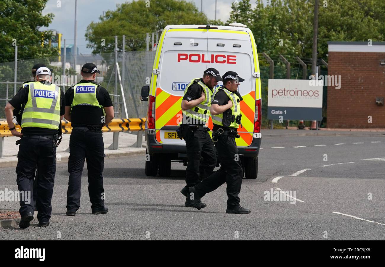 Police at Petroineos Gate 1 in Grangemouth as community groups, local ...
