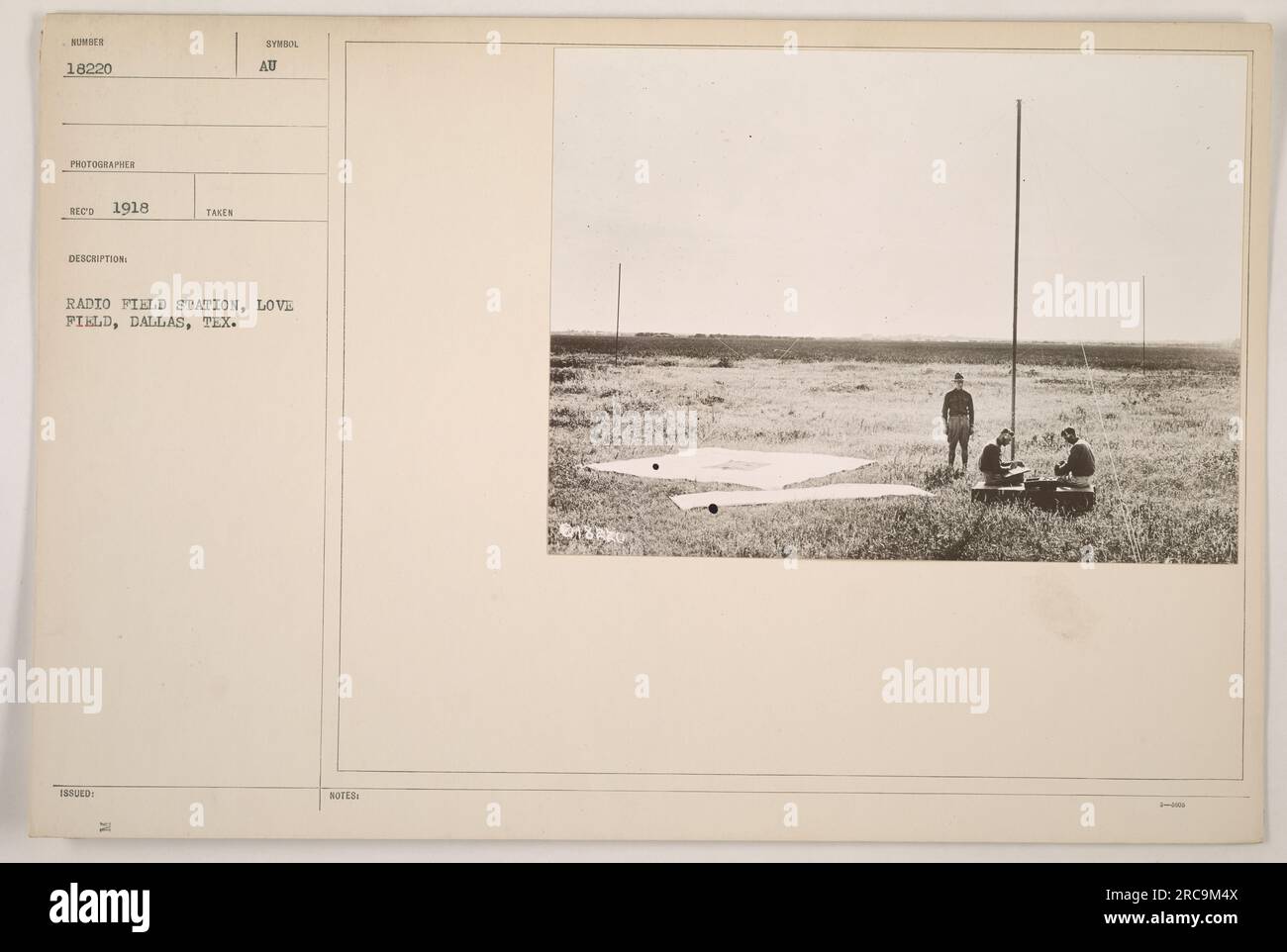 Vintage army radio station hi-res stock photography and images - Alamy