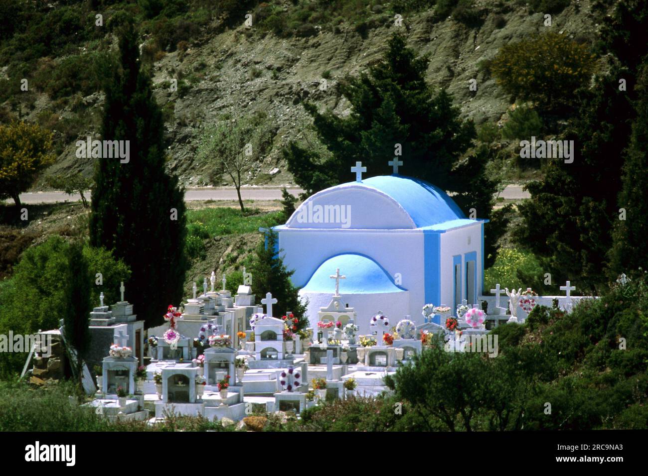 Griechenland, Karpathos, Volada, Dorffriedhof Stock Photo - Alamy