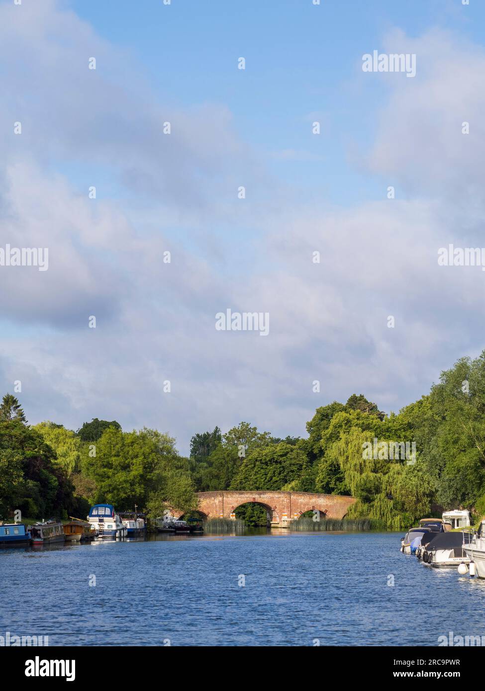 Boats on the Bank of the River Thames, Sonning Bridge, Sonning, Reading ...