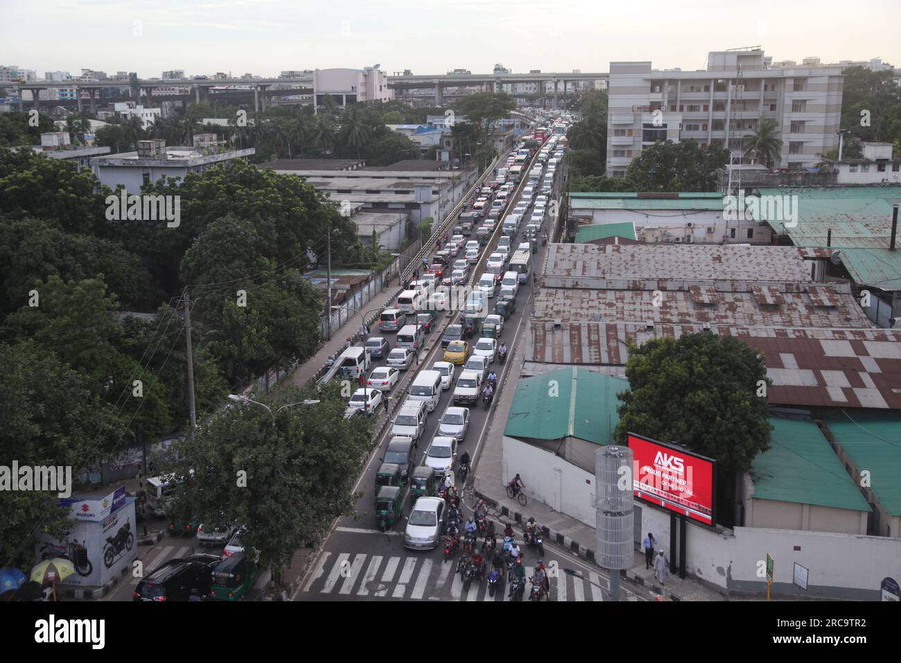 Dhaka bangladesh 13july2023 traffic jam in dhaka city this pho hi-res stock photography and ...