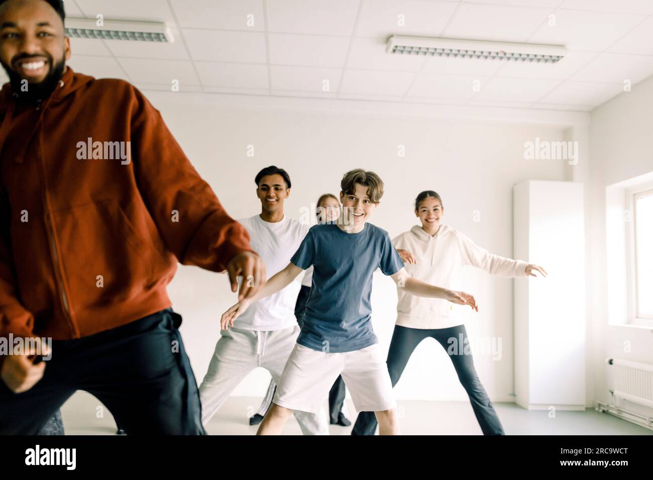 Boys dance studio hi-res stock photography and images - Alamy