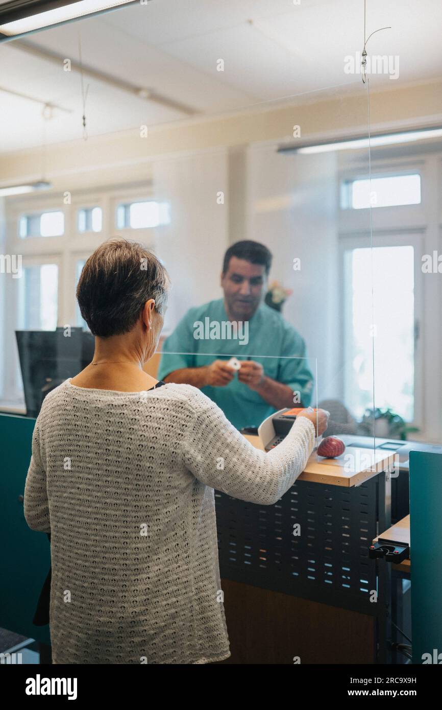 Hospital reception screen hi-res stock photography and images - Alamy