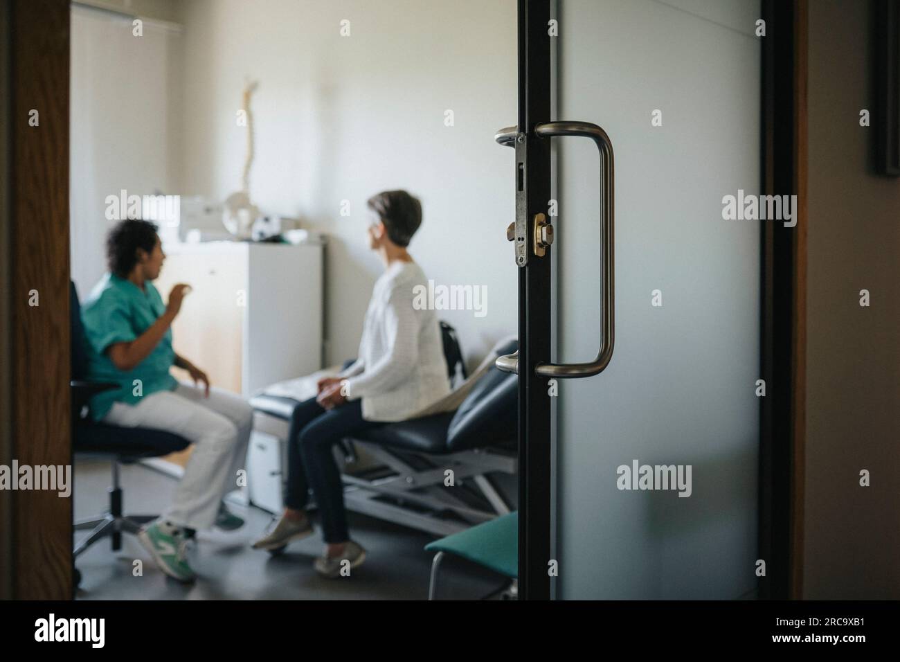 Hospital entrances hi-res stock photography and images - Alamy