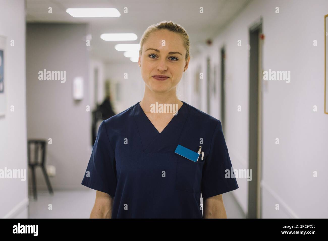 Healthcare worker in white hi-res stock photography and images - Alamy