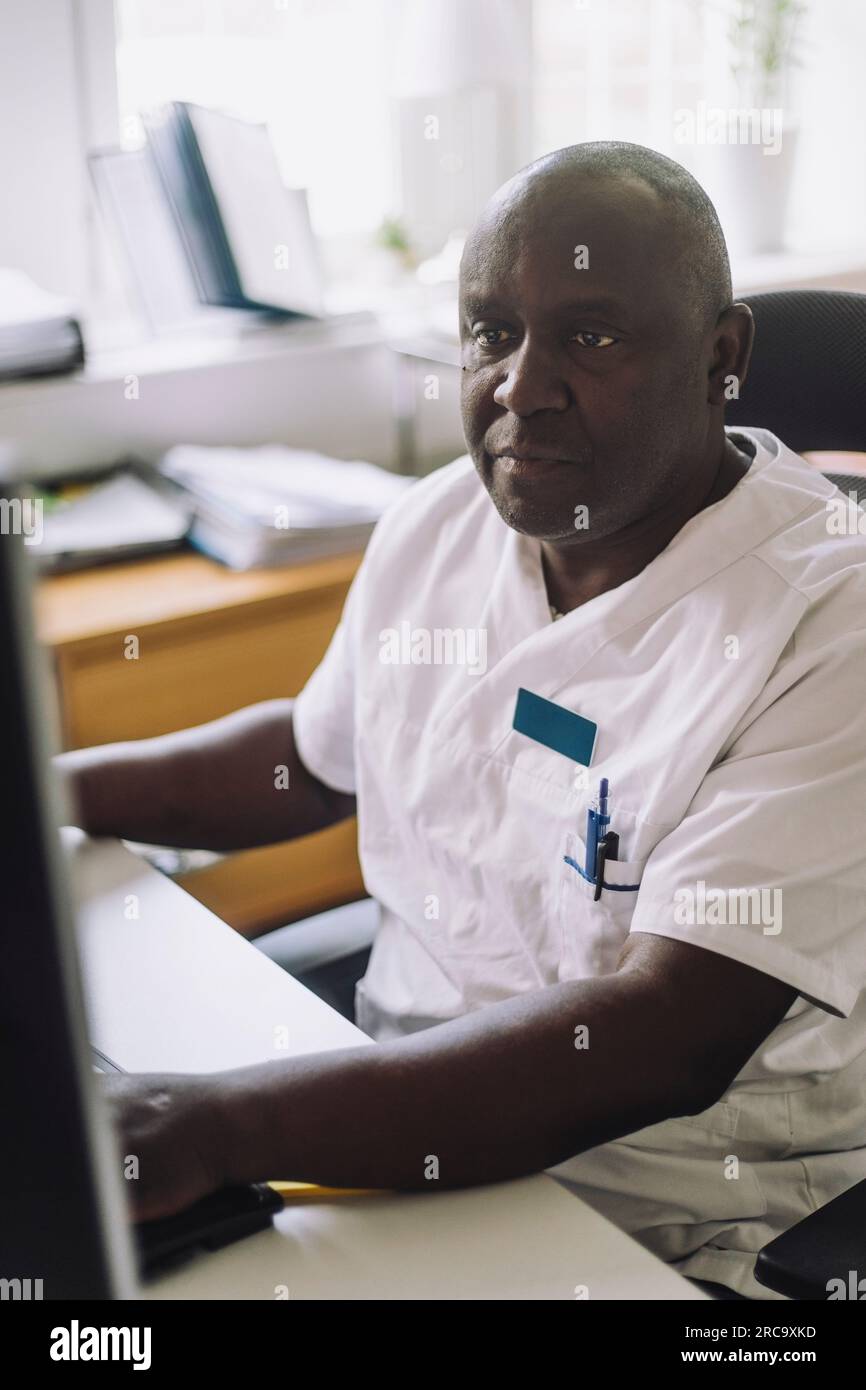 Doctor working hospital office hi-res stock photography and images - Alamy