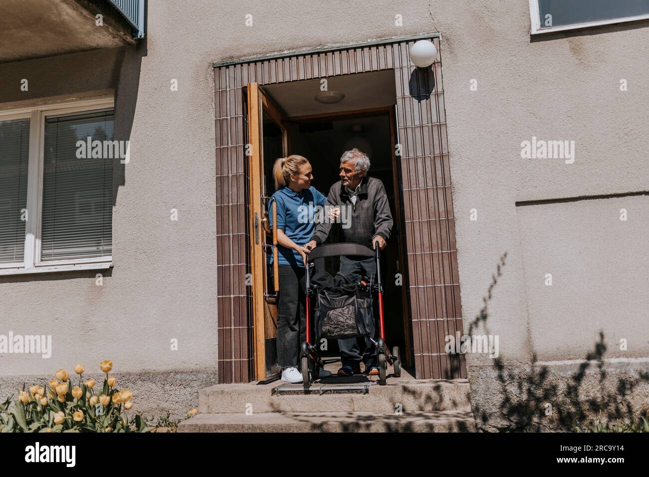 Man moving out hi-res stock photography and images - Alamy