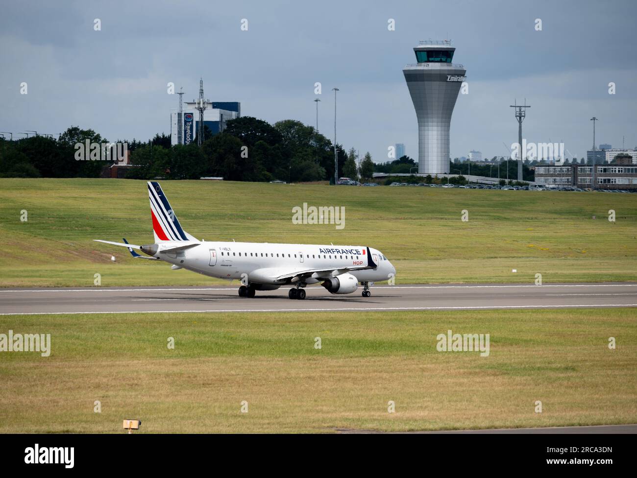 Hop embraer 190 hi-res stock photography and images - Alamy