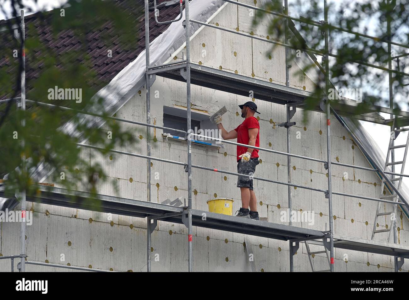 Renovating a thermal insulation on an older residential building ...