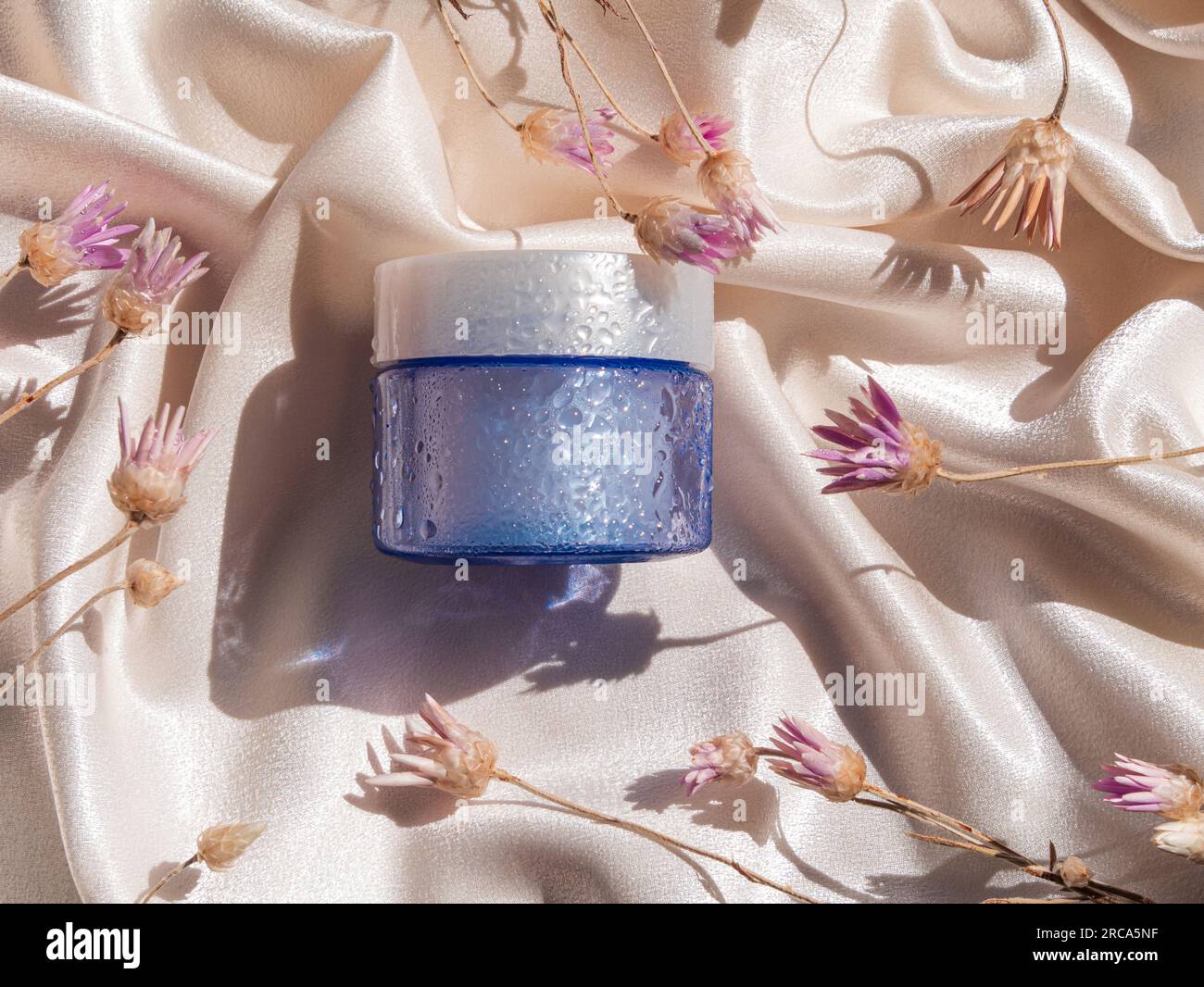 Well absorbing hi-res stock photography and images - Alamy