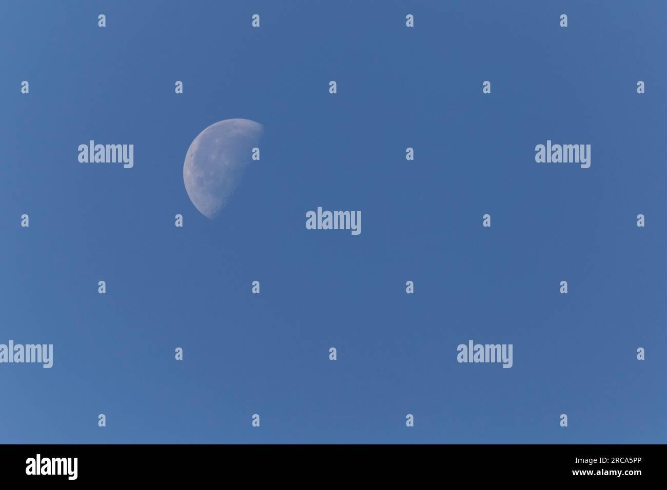 Shrinking moon hi-res stock photography and images - Alamy