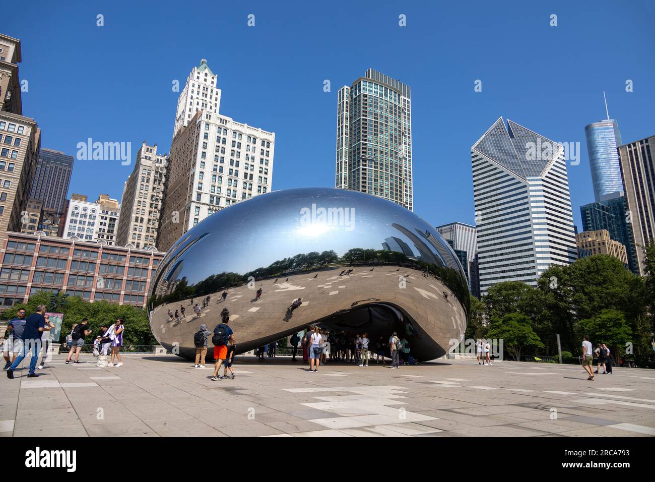Cloud Gate Sculpture (Chicago Bean), In Millennium Park Chicago USA ...