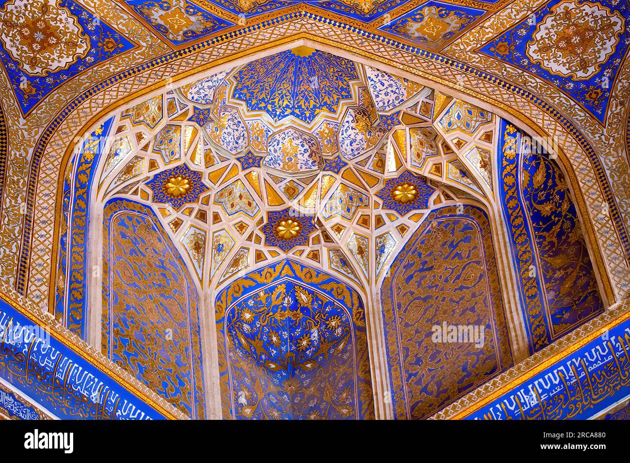 Glorious Islamic honeycomb structures Stock Photo - Alamy