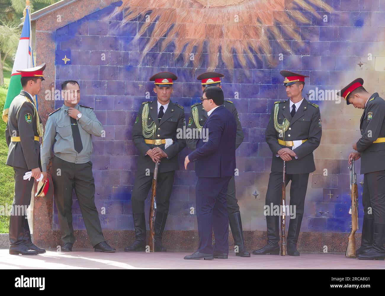 Six guards a standing Stock Photo - Alamy