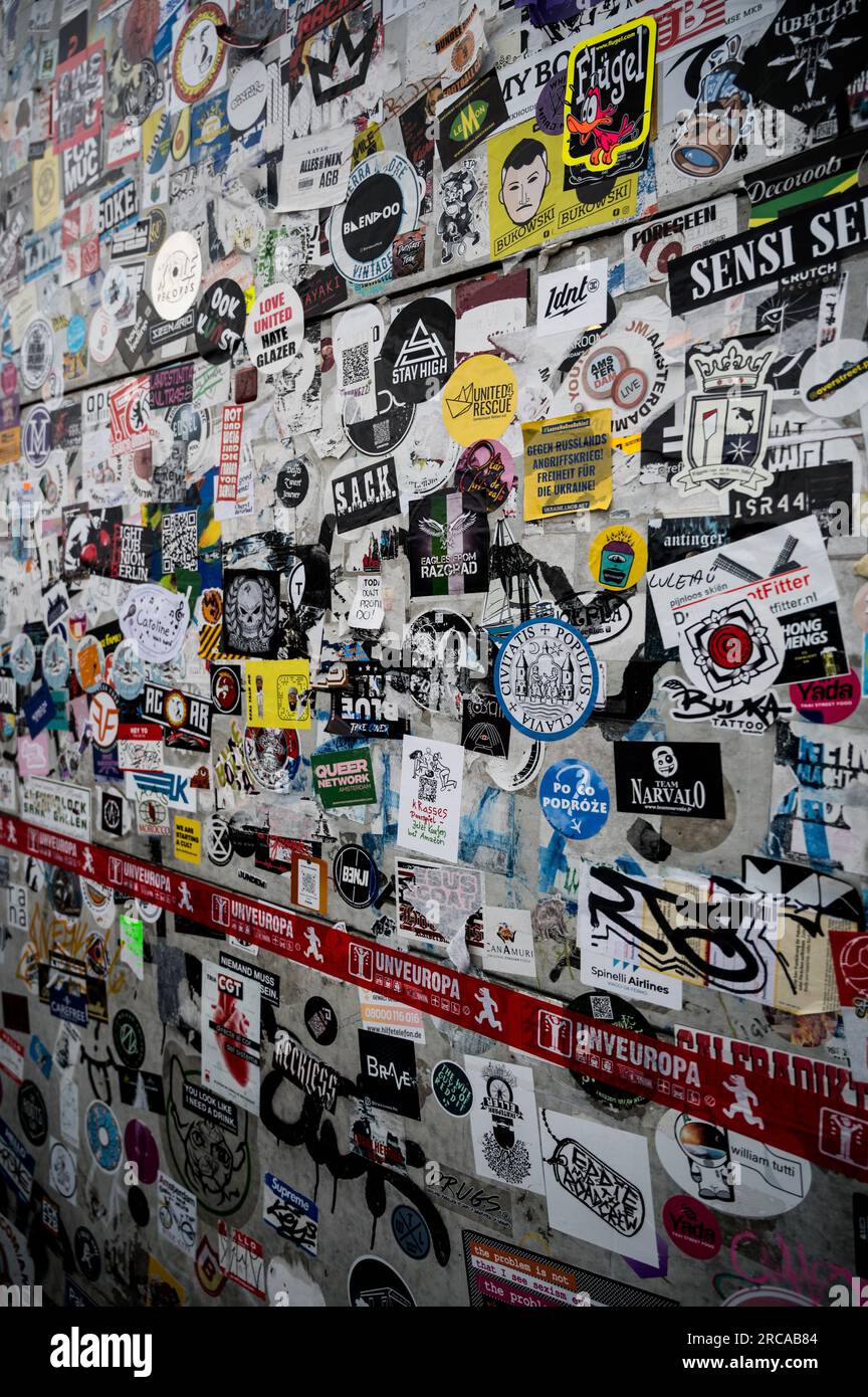 Sticker wall texture hi-res stock photography and images - Alamy
