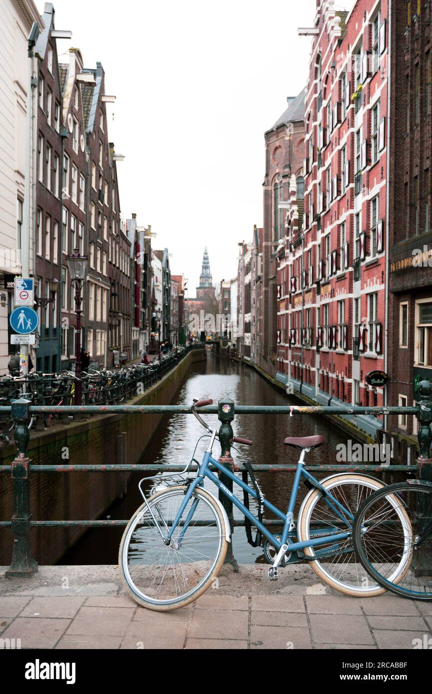 Buildings architecture alongside canal hi-res stock photography and ...