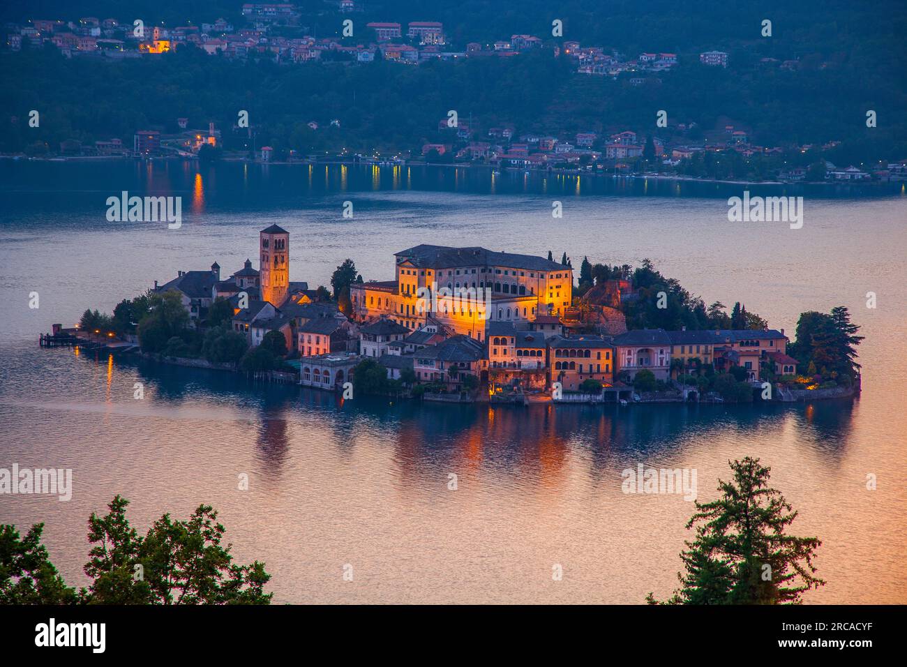 Isola di San Giulio, Orta San Giulio, Lago d'Orta, Piemonte, Italia ...