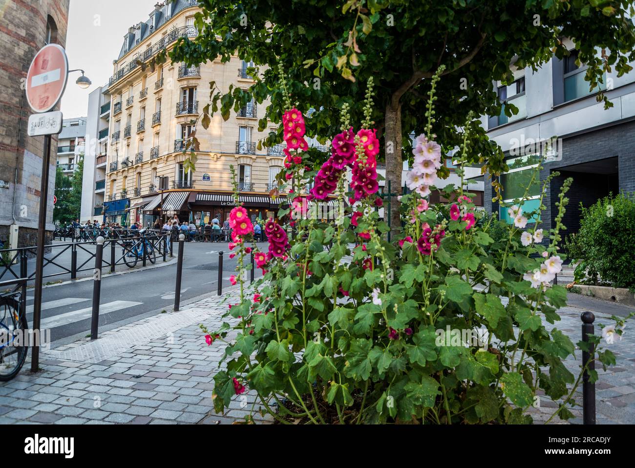 Flowers street paris france hi-res stock photography and images - Alamy