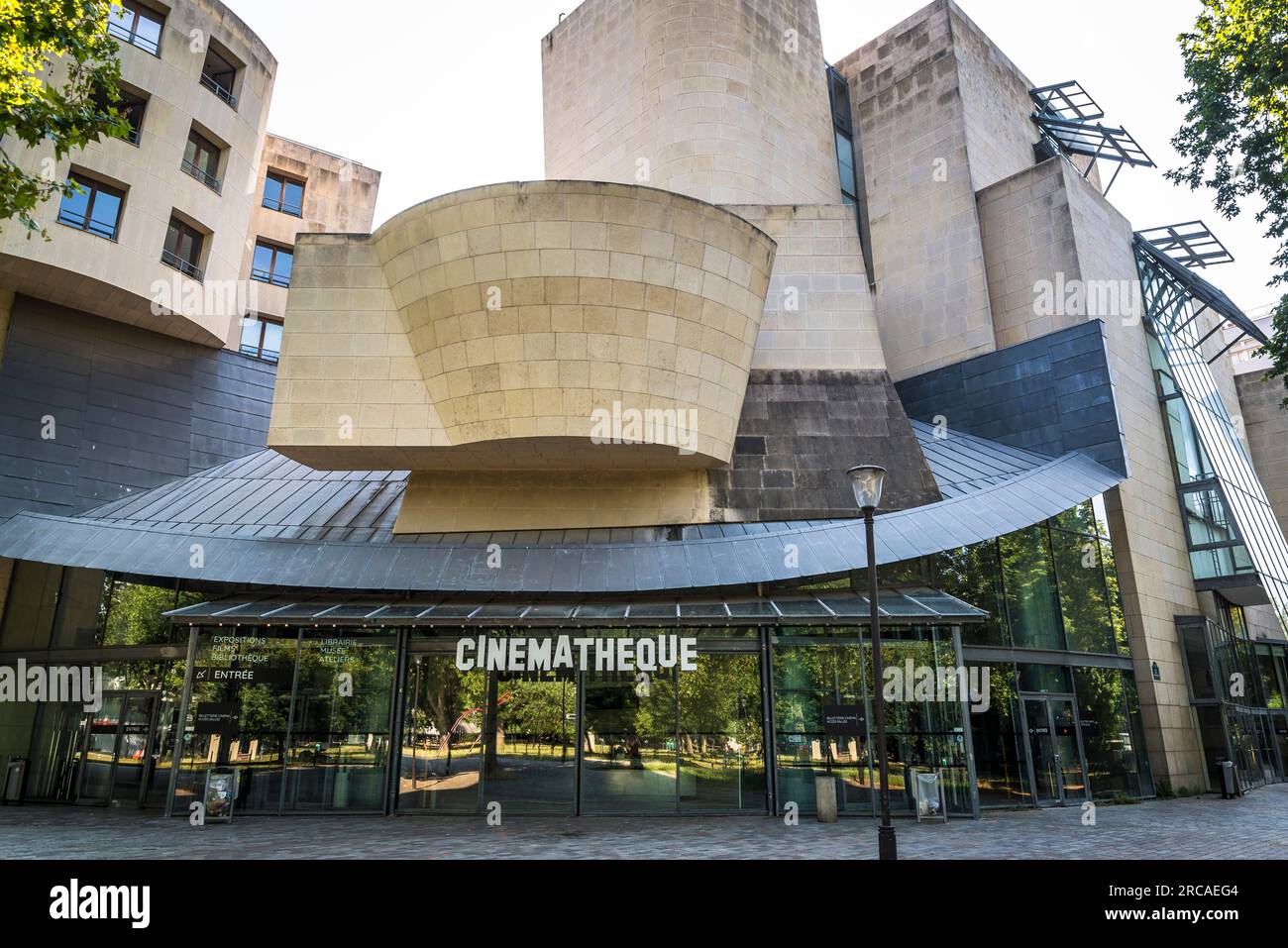 Cinémathèque Française, a Frank Gehry–designed building with a museum ...