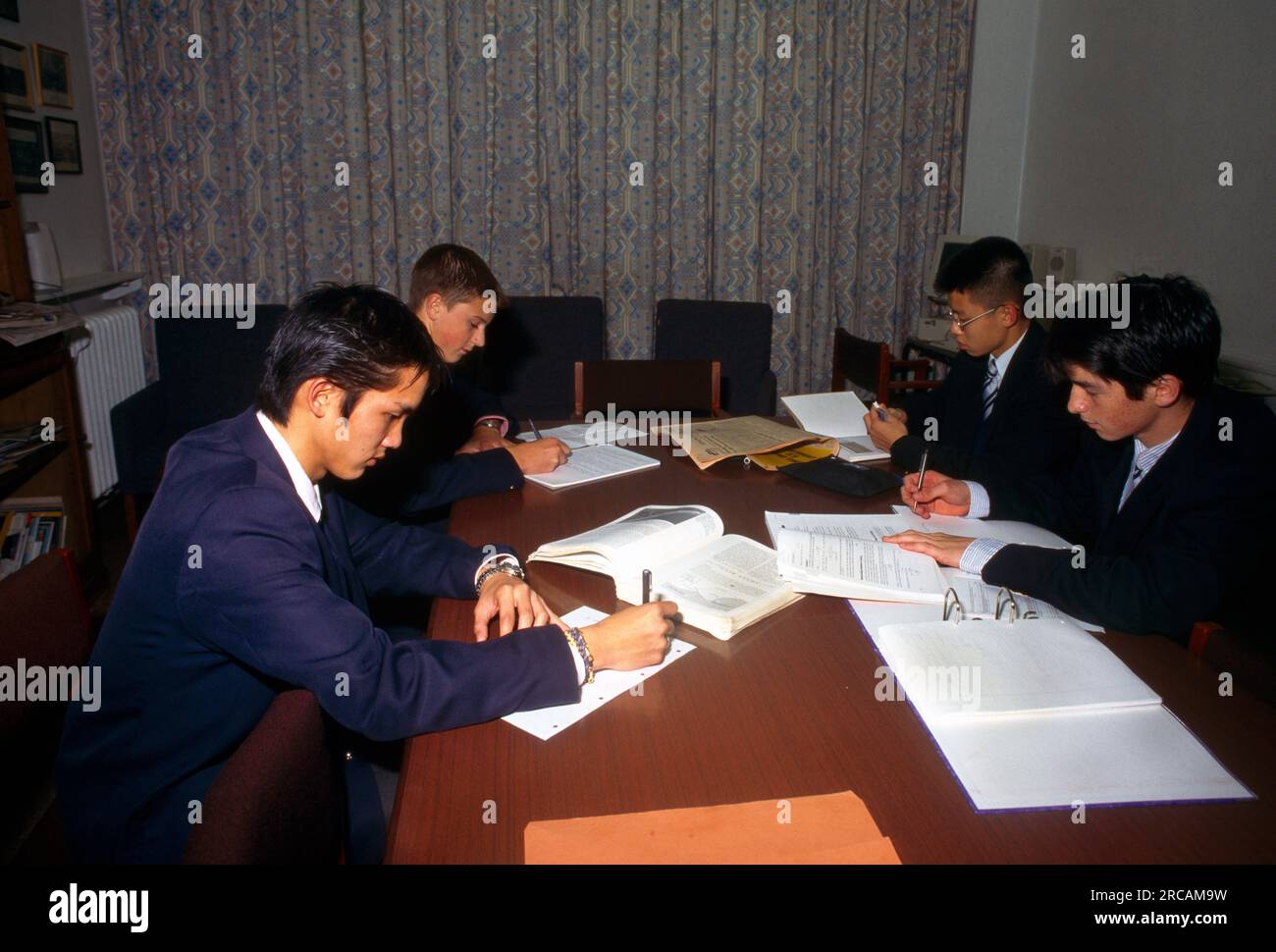 Students boarding school england hi-res stock photography and images ...