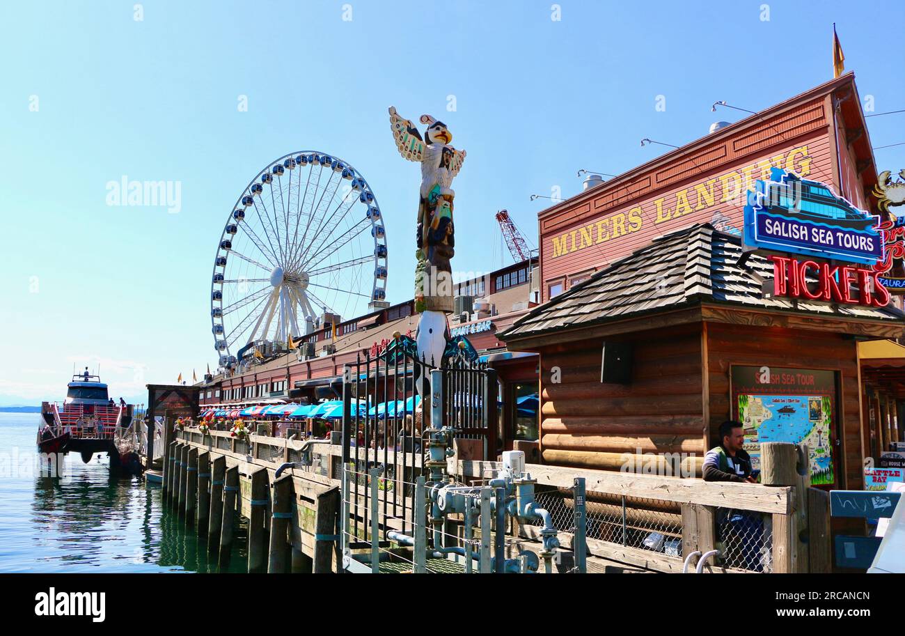 Seattle Great Wheel Ferris wheel built over water and a Salish Sea ...