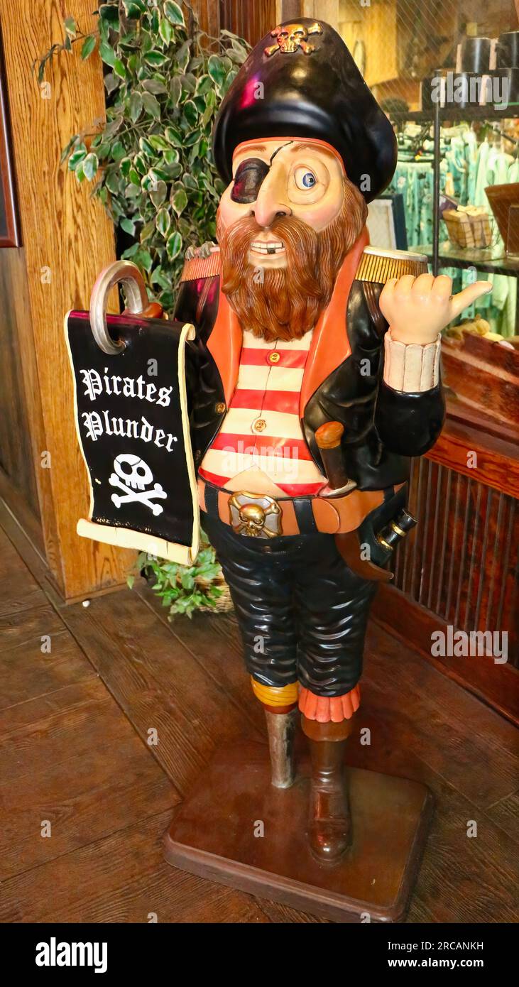 Wooden pirate statues outside the Pirate's Plunder gift store Miner’s ...
