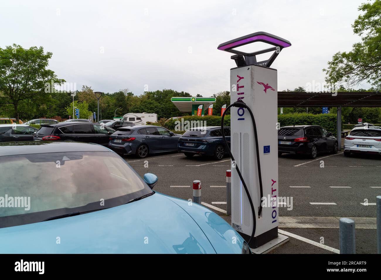 French electric car charging sign hi-res stock photography and images ...
