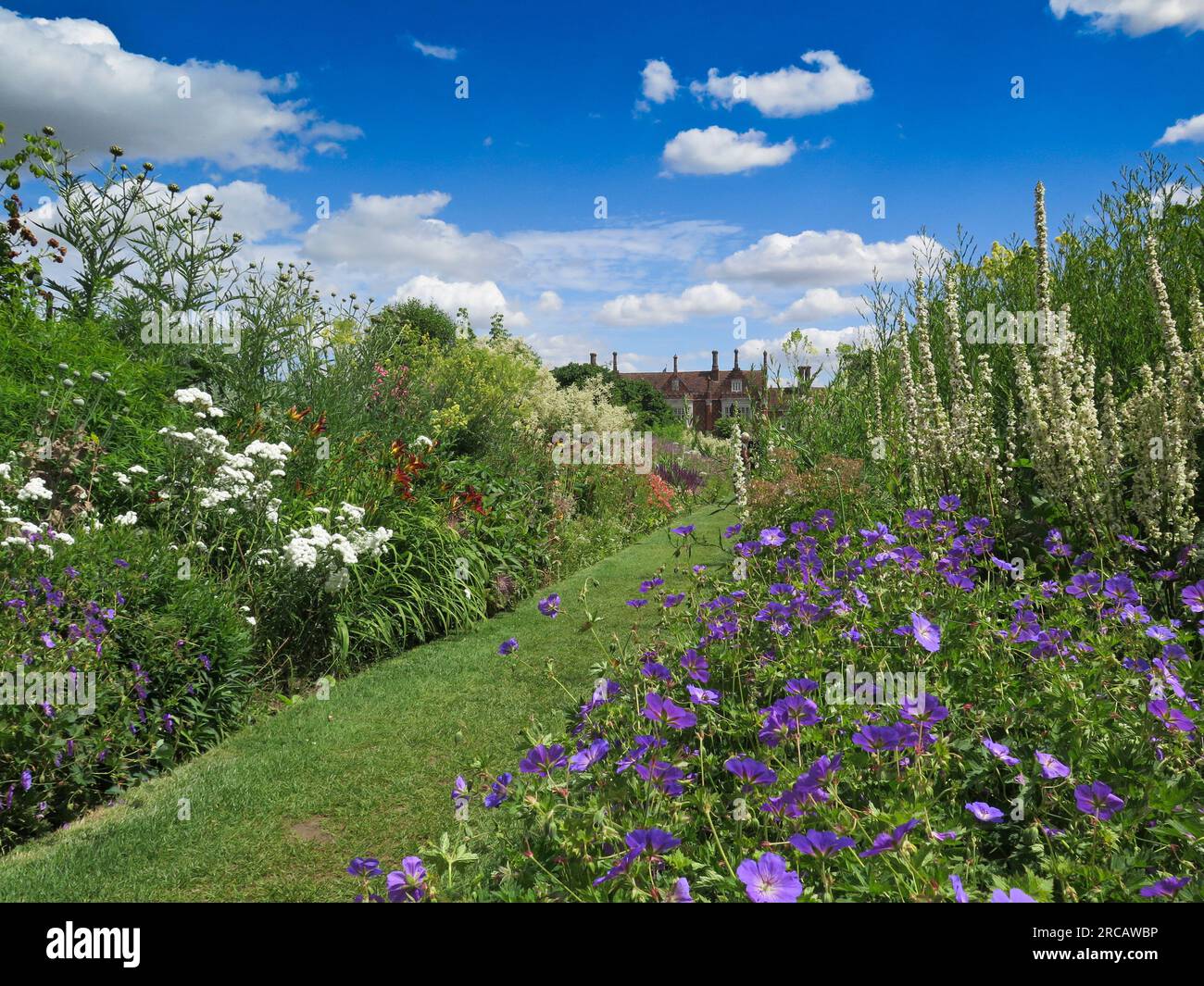 Helmingham hall parterre hi-res stock photography and images - Alamy