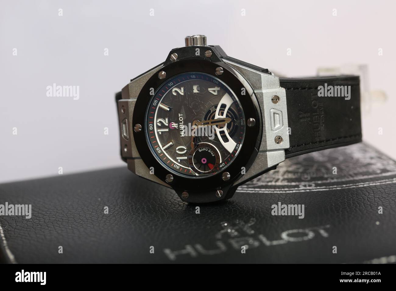 Chronograph hand wristwatch clock time classic designer items product ...