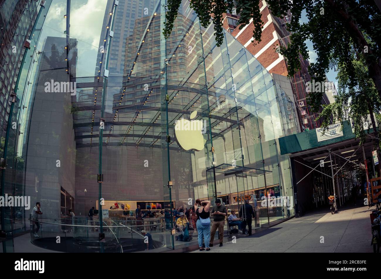 The Apple shines over the Upper West Side neighborhood Apple store in ...