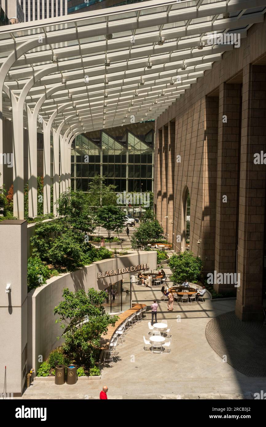 The privately owned public space (p.o.p.s) behind 550 Madison Avenue in ...
