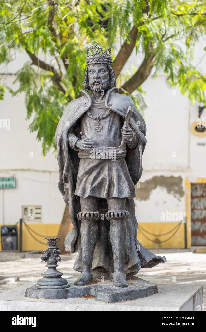 King manuel i statue hi-res stock photography and images - Alamy