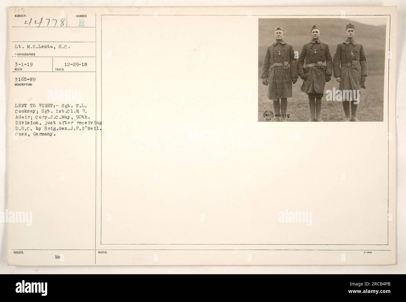 American soldiers receiving awards hi-res stock photography and images ...