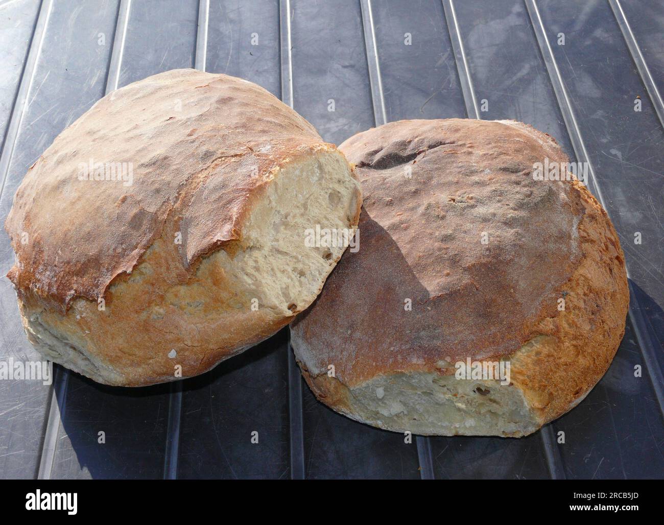 Fresh farmhouse bread, farmhouse loaf Stock Photo - Alamy
