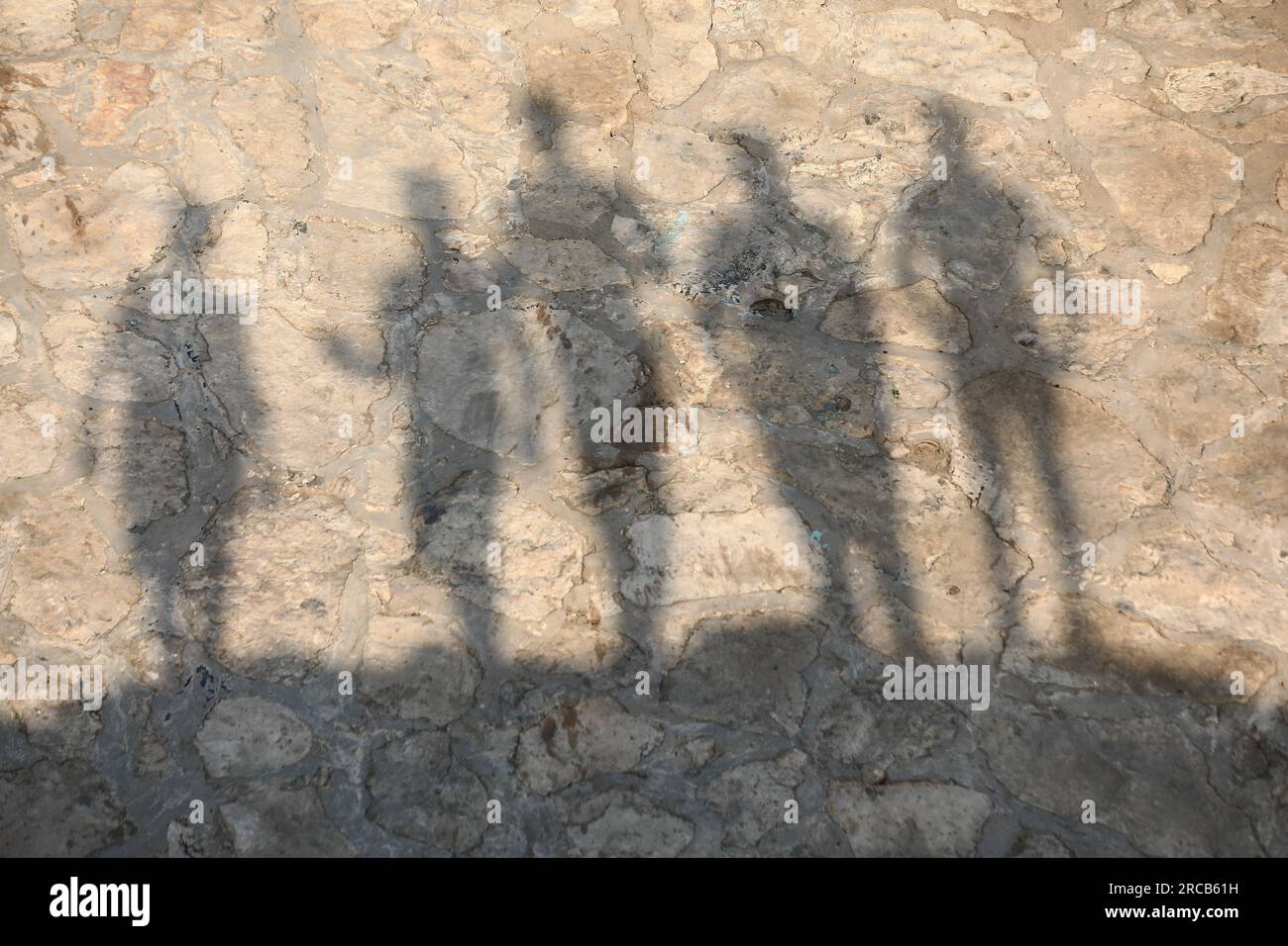 Boys jumping in river hi-res stock photography and images - Alamy