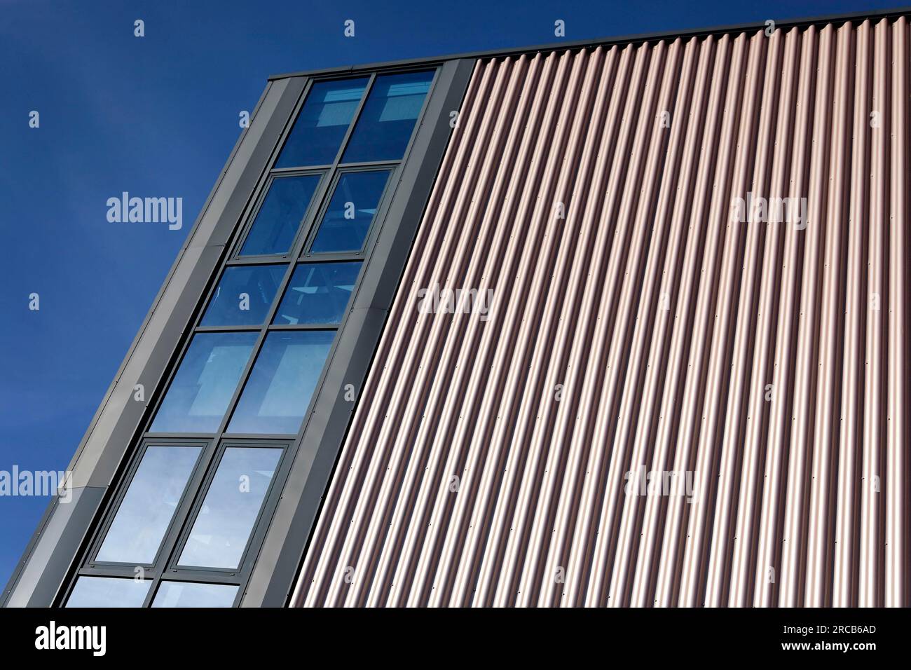 Silver building facade hi-res stock photography and images - Alamy