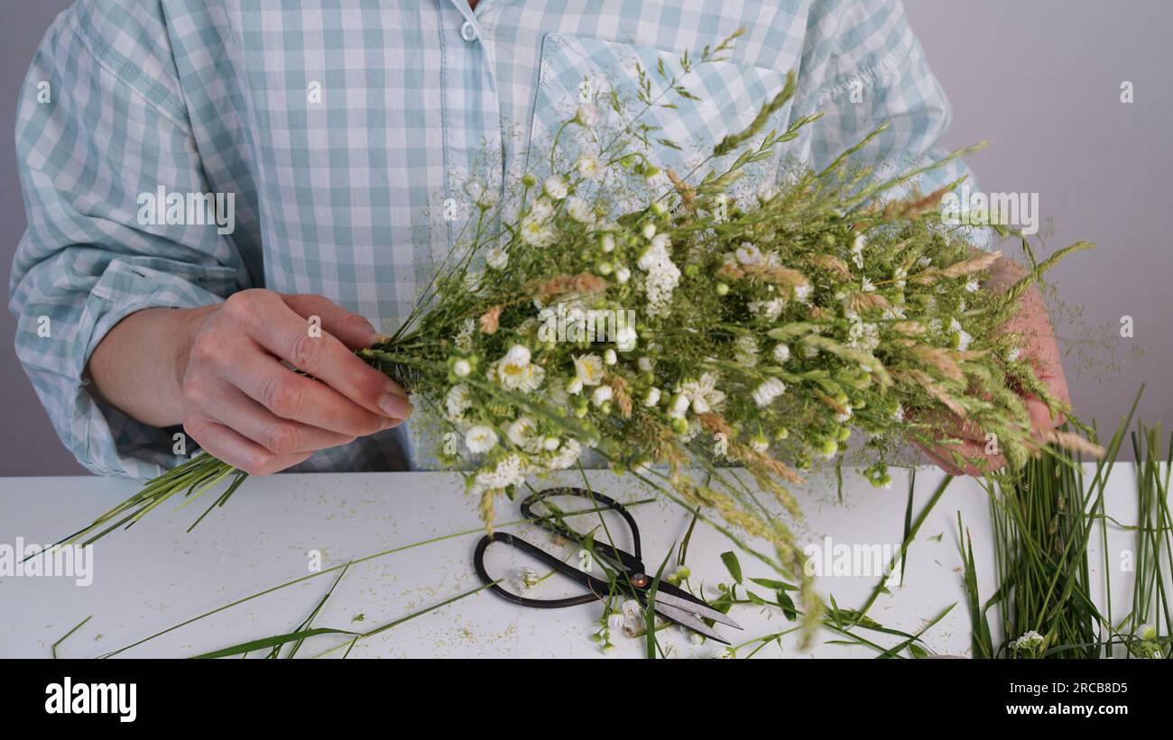 Floristic master class on weaving flower wreath for feast of Ivan ...