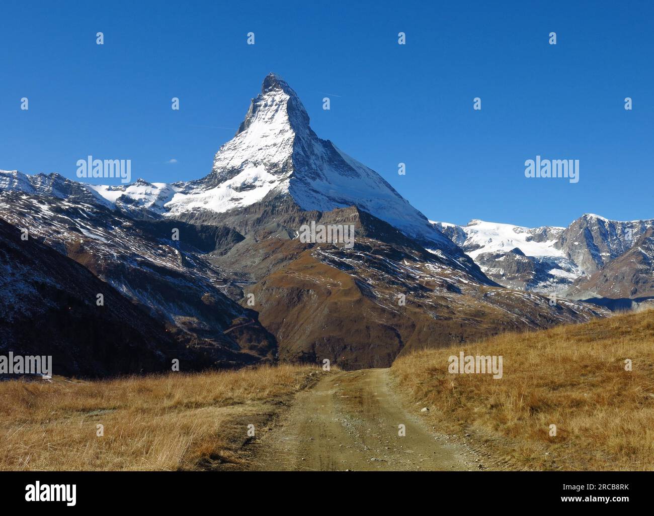 View majestic matterhorn mountain hi-res stock photography and images - Alamy