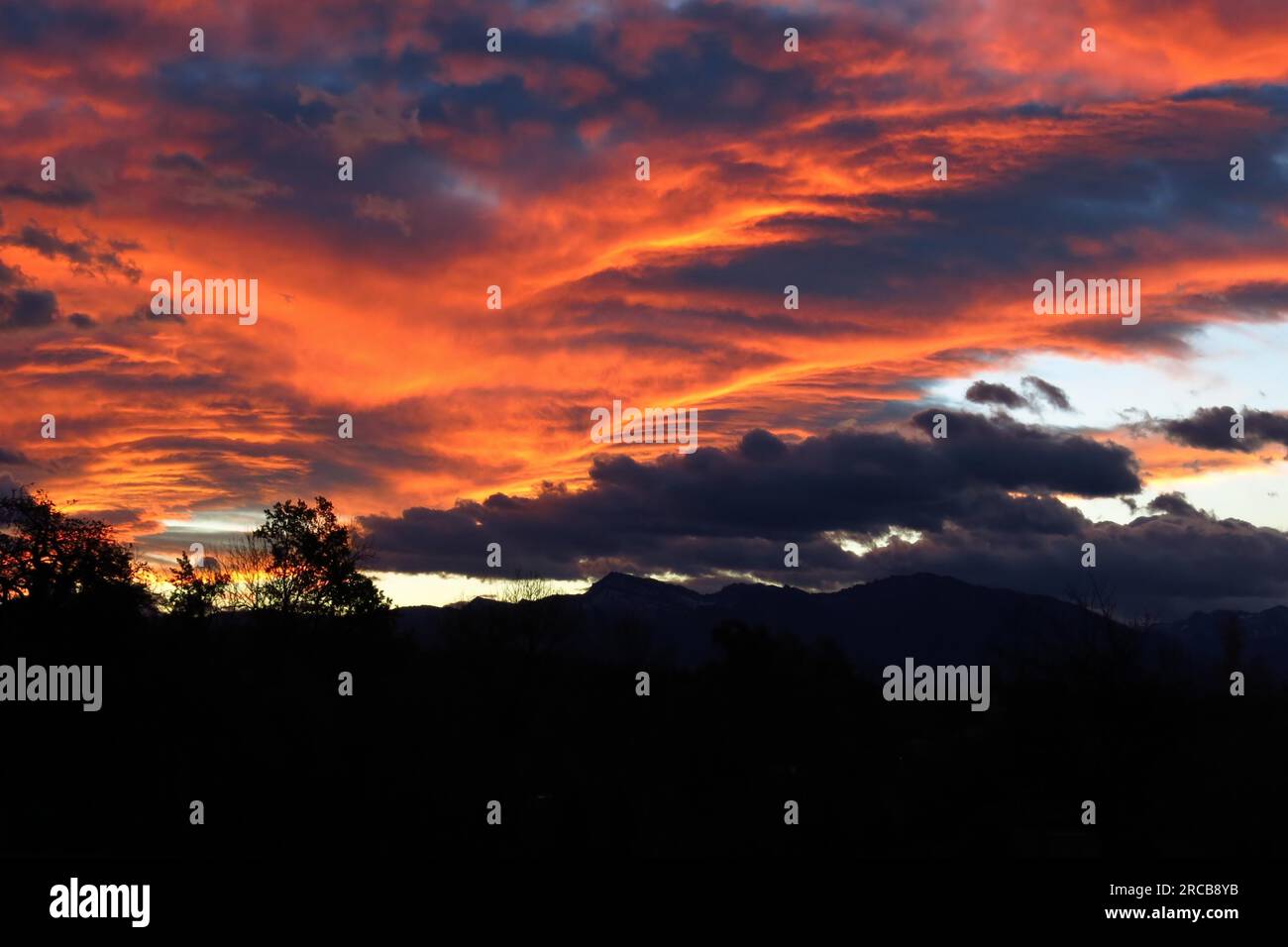 Dramatic horizon hi-res stock photography and images - Alamy